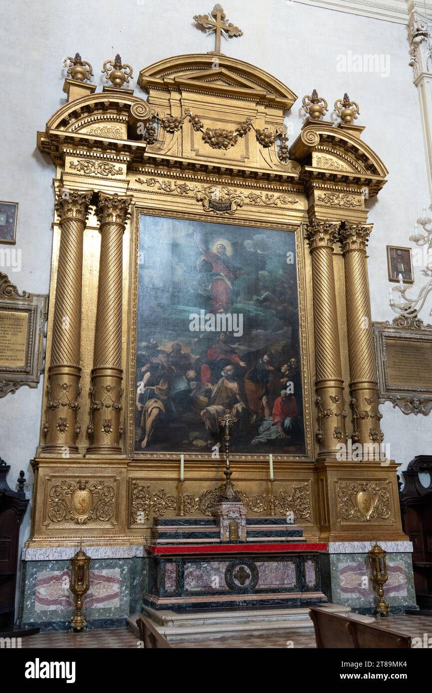 Inside a large medieval Italian church Stock Photo - Alamy