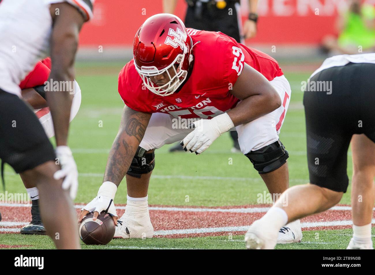 Houston, TX, USA. 18th Nov, 2023. Houston Cougars offensive lineman ...