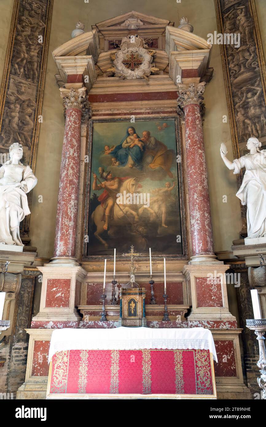 inside a large Italian christian church in Italy Stock Photo - Alamy