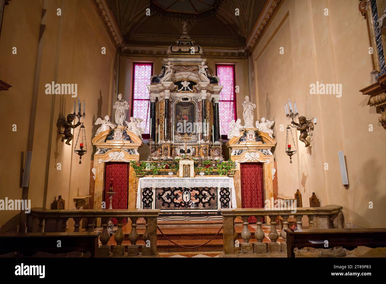 inside a large Italian christian church in Italy Stock Photo - Alamy