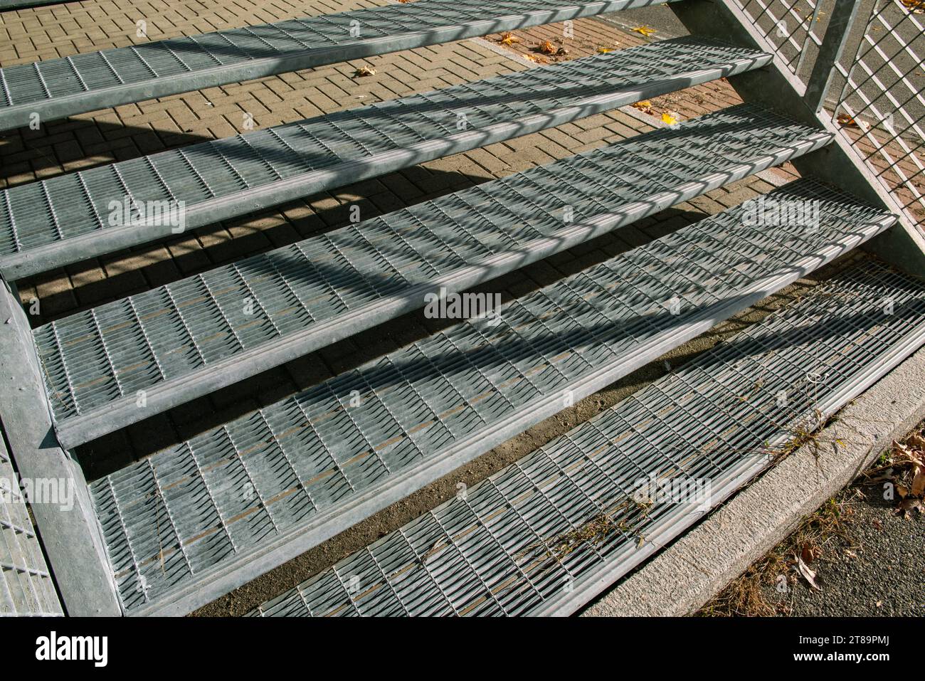 particular structure in galvanized stainless steel, with details of the ...