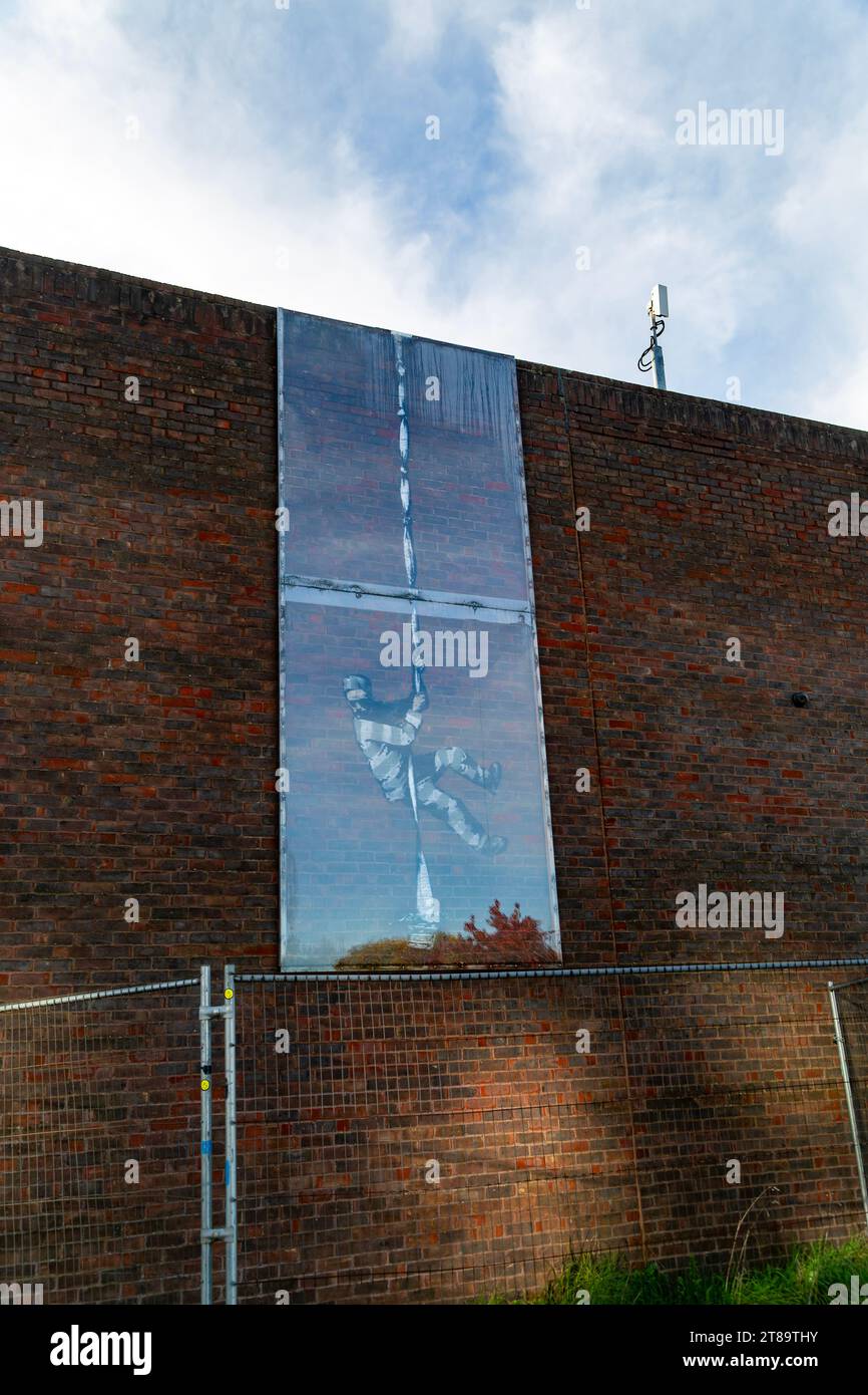 Banksy artwork of prisoner escaping on walls of Reading jail, Reading ...