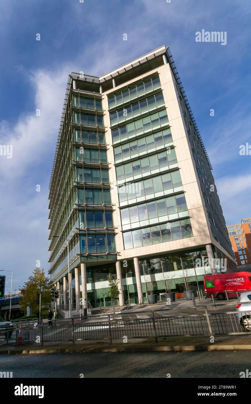 Modern architecture office building, Forbury Place, Reading, Berkshire ...