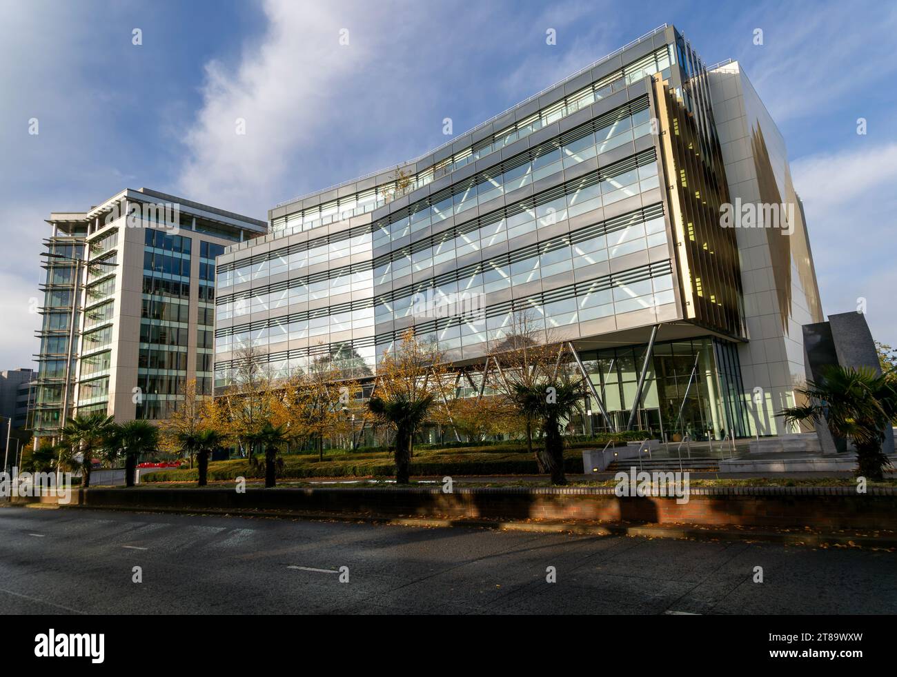Modern architecture office building, Forbury Place, Reading, Berkshire ...