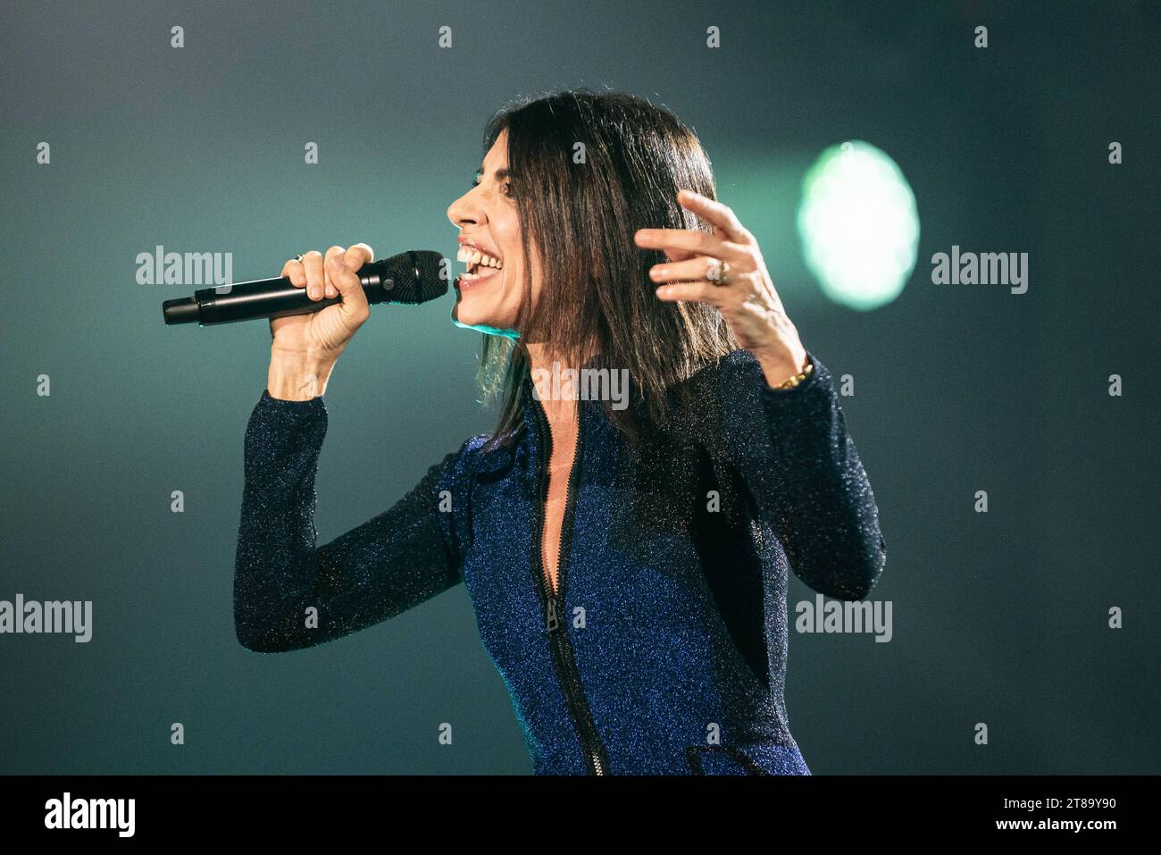 Italian singer Music Concert - Giorgia - Blu Live Palasport Giorgia ...