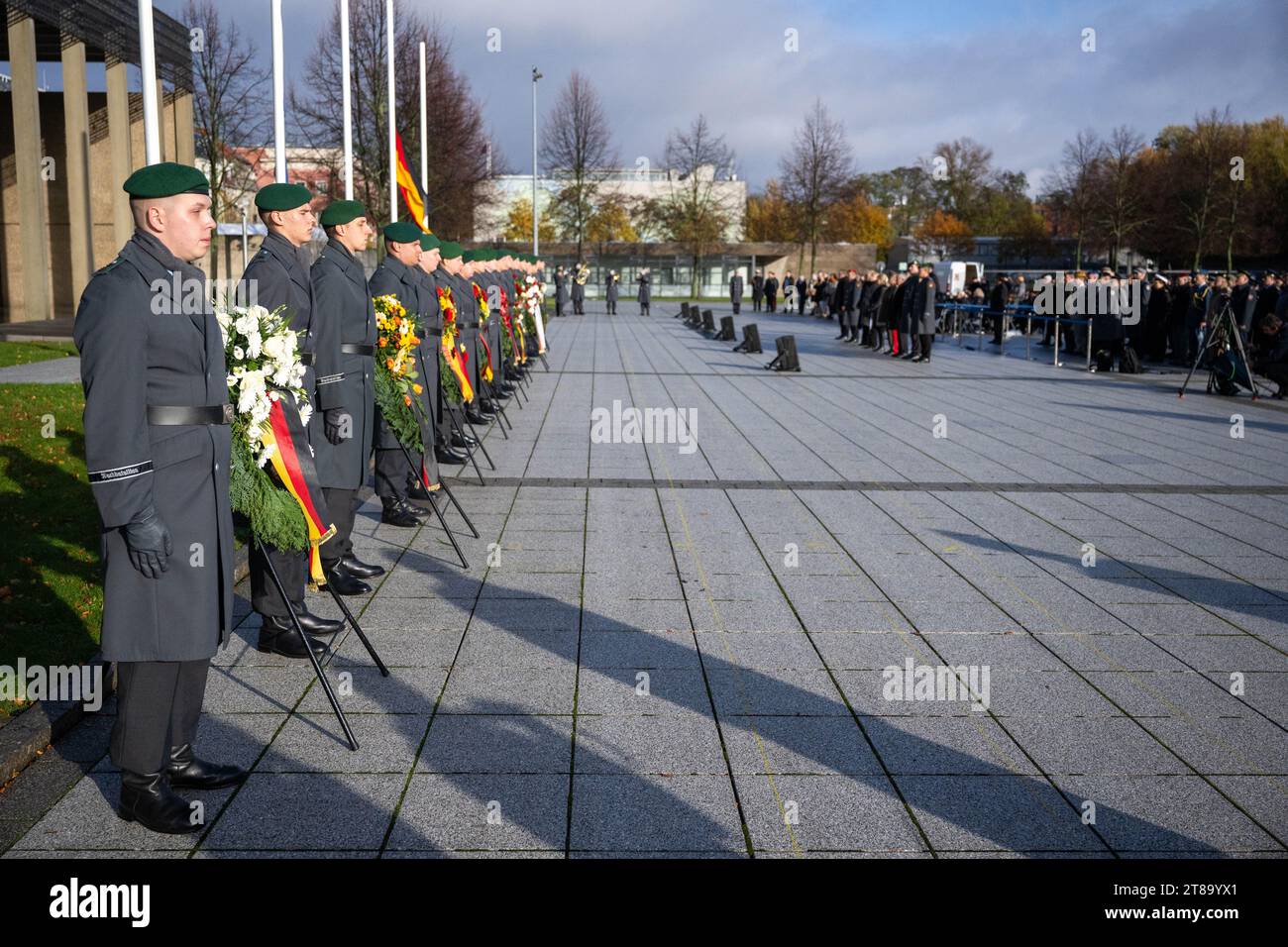 Berlin, Germany. 19th Nov, 2023. Soldiers stand next to wreaths in ...