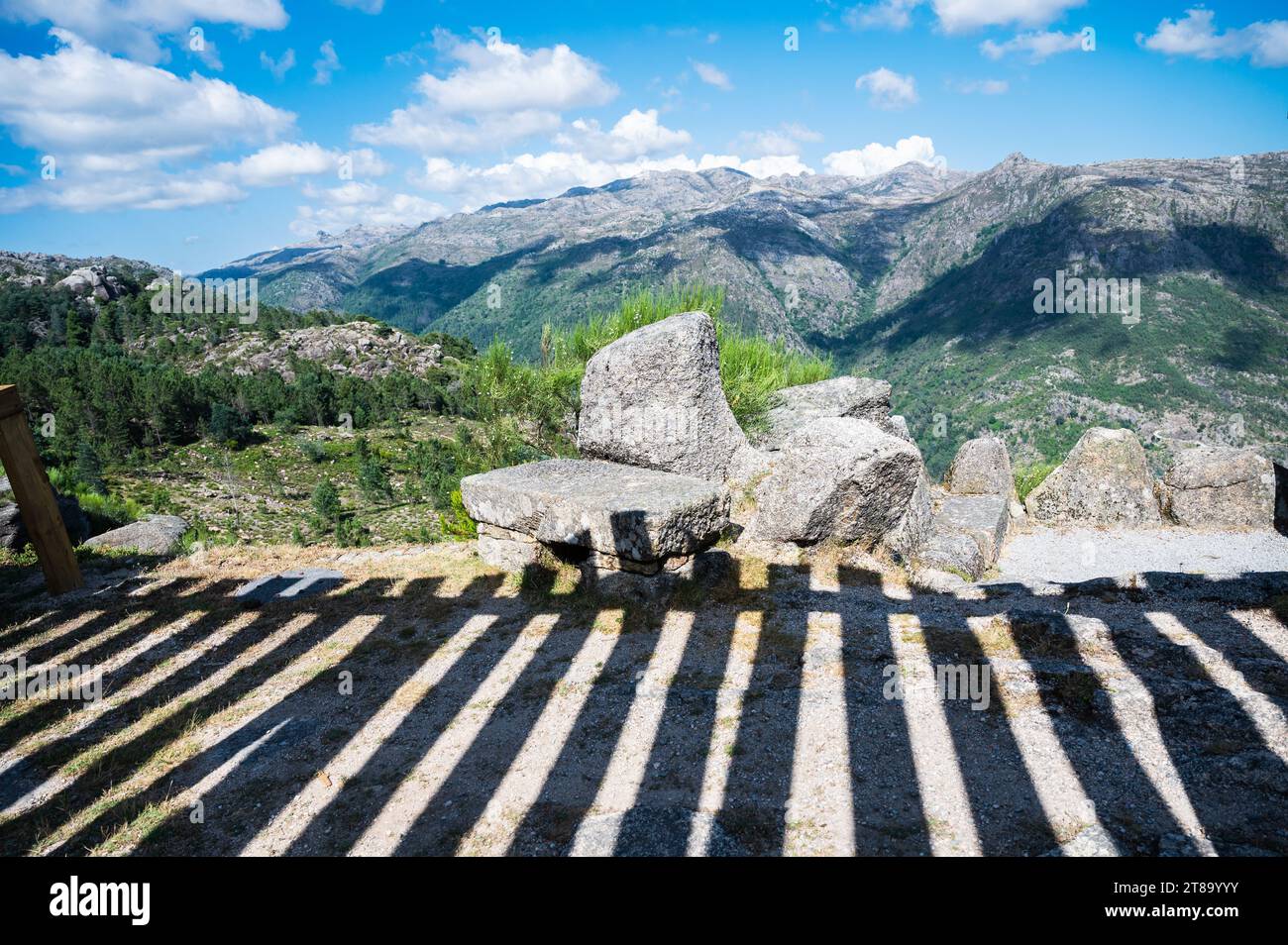 Trilho da silha dos ursos hi-res stock photography and images - Alamy