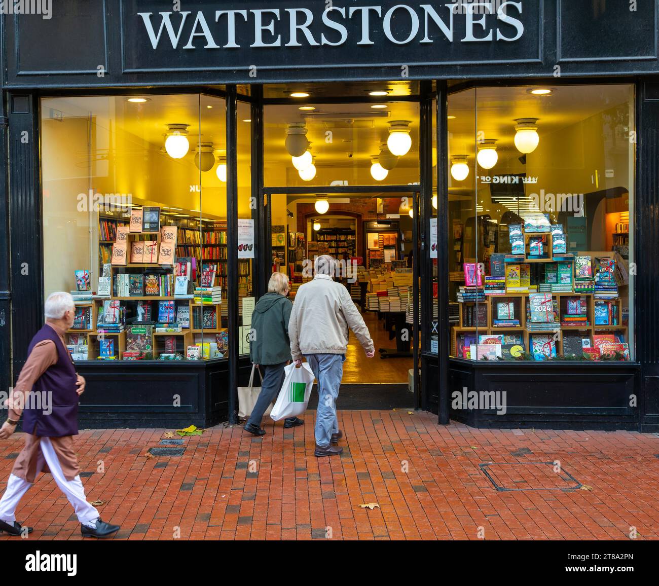 Waterstones bookshop in town centre of Reading, Berkshire, England, UK ...