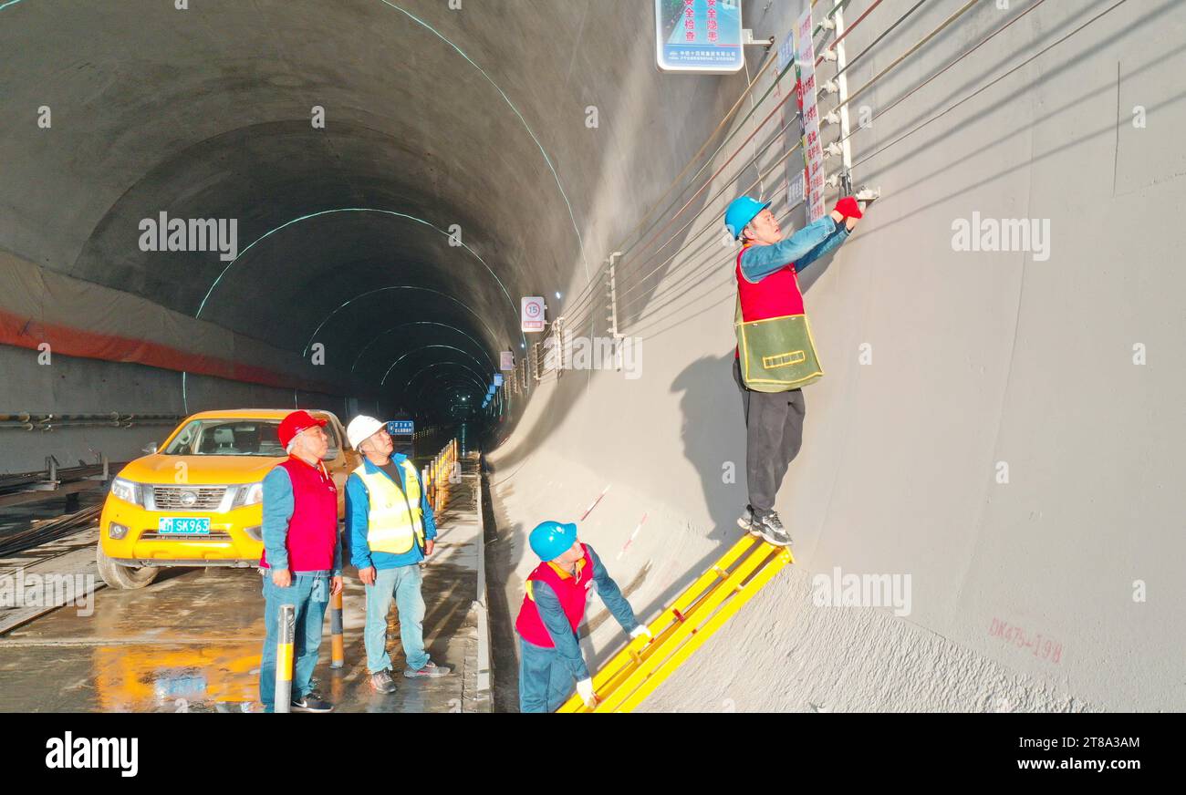 CHUZHOU, CHINA - NOVEMBER 19, 2023 - Electric personnel work on a ...