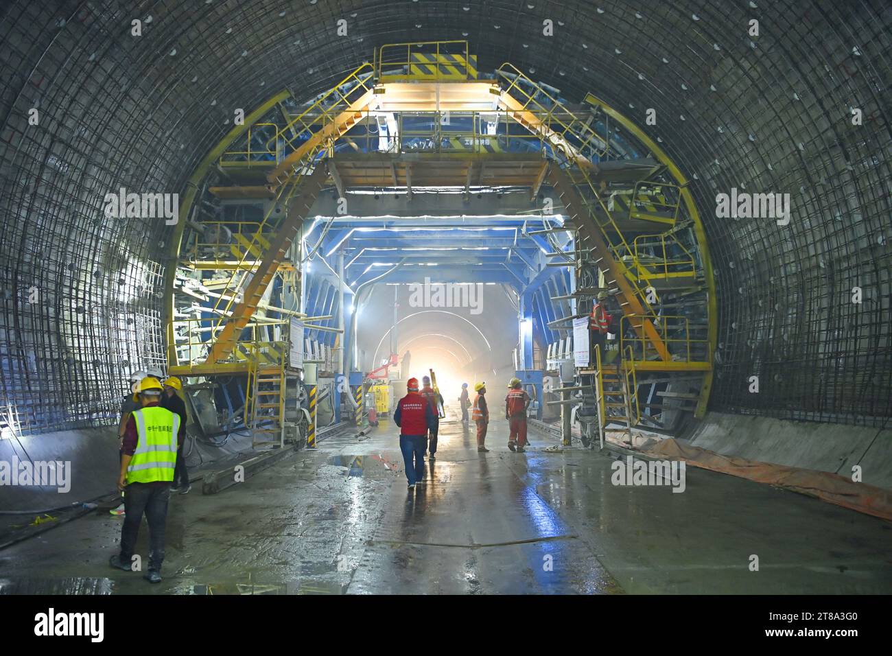 CHUZHOU, CHINA - NOVEMBER 19, 2023 - Electric personnel work on a ...