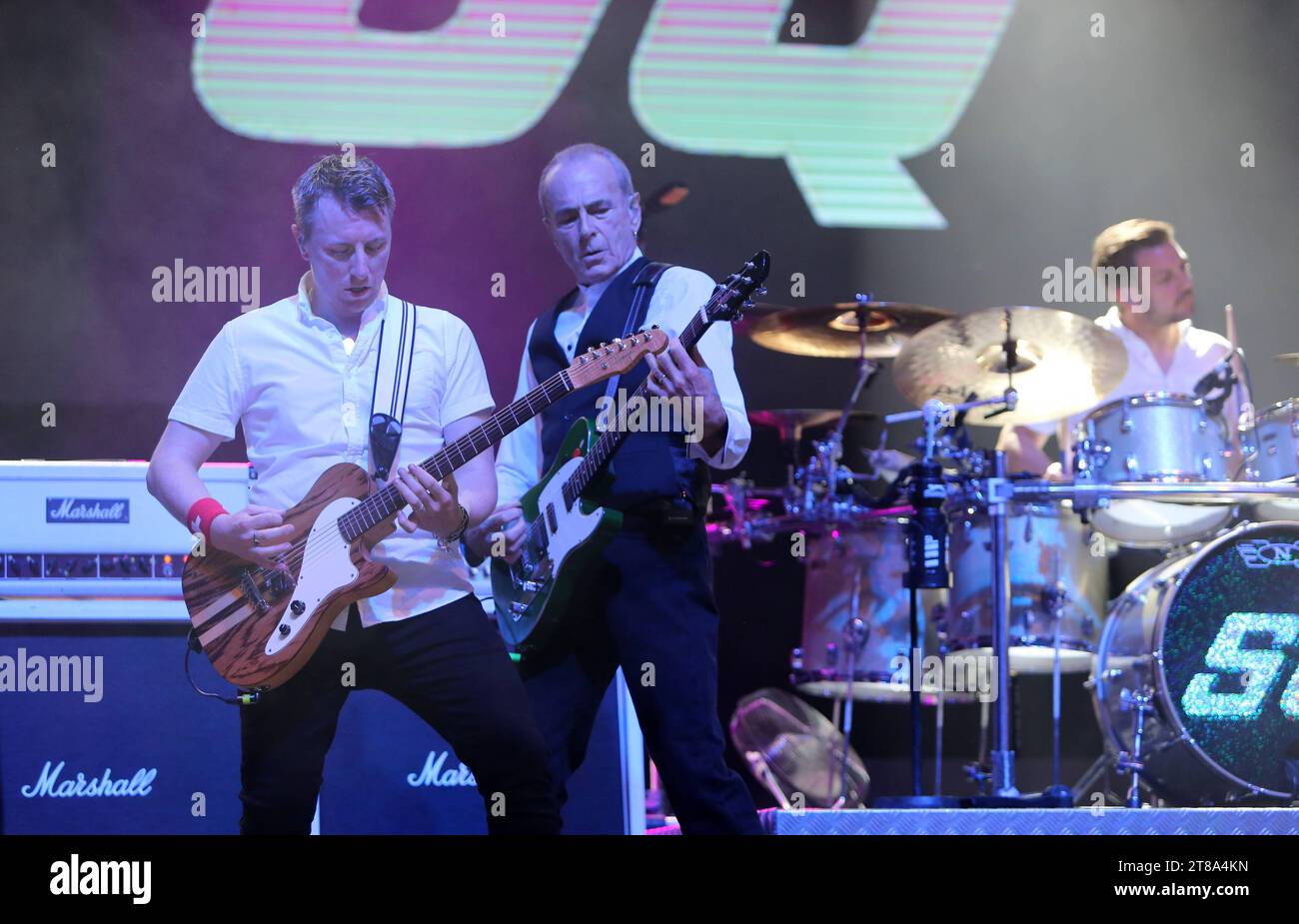Im Bild: Gitarrist Richie Malone links und Sänger Francis Rossi. Rechts ...