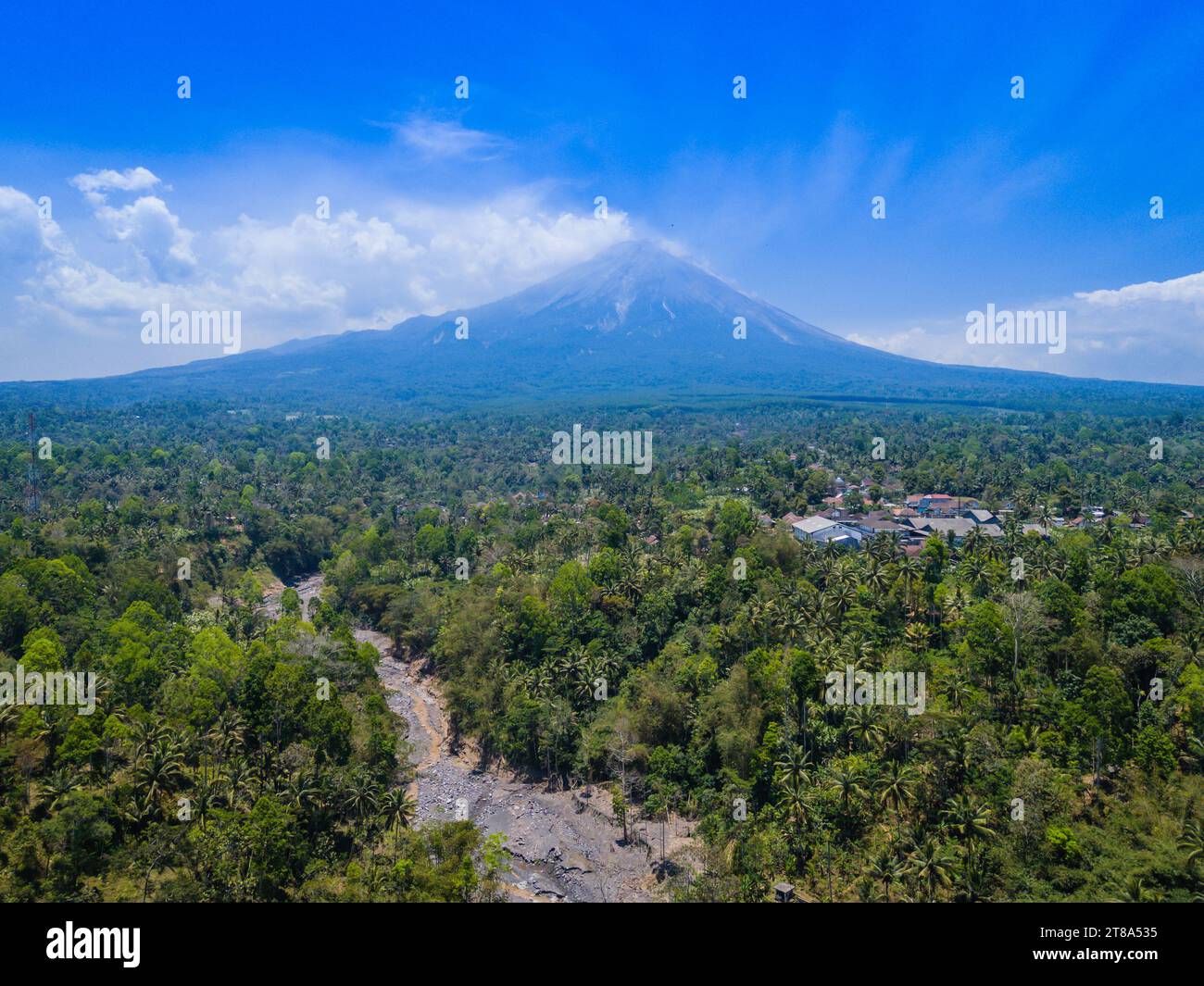 Tumpak sewu waterfall and semeru hi-res stock photography and images ...