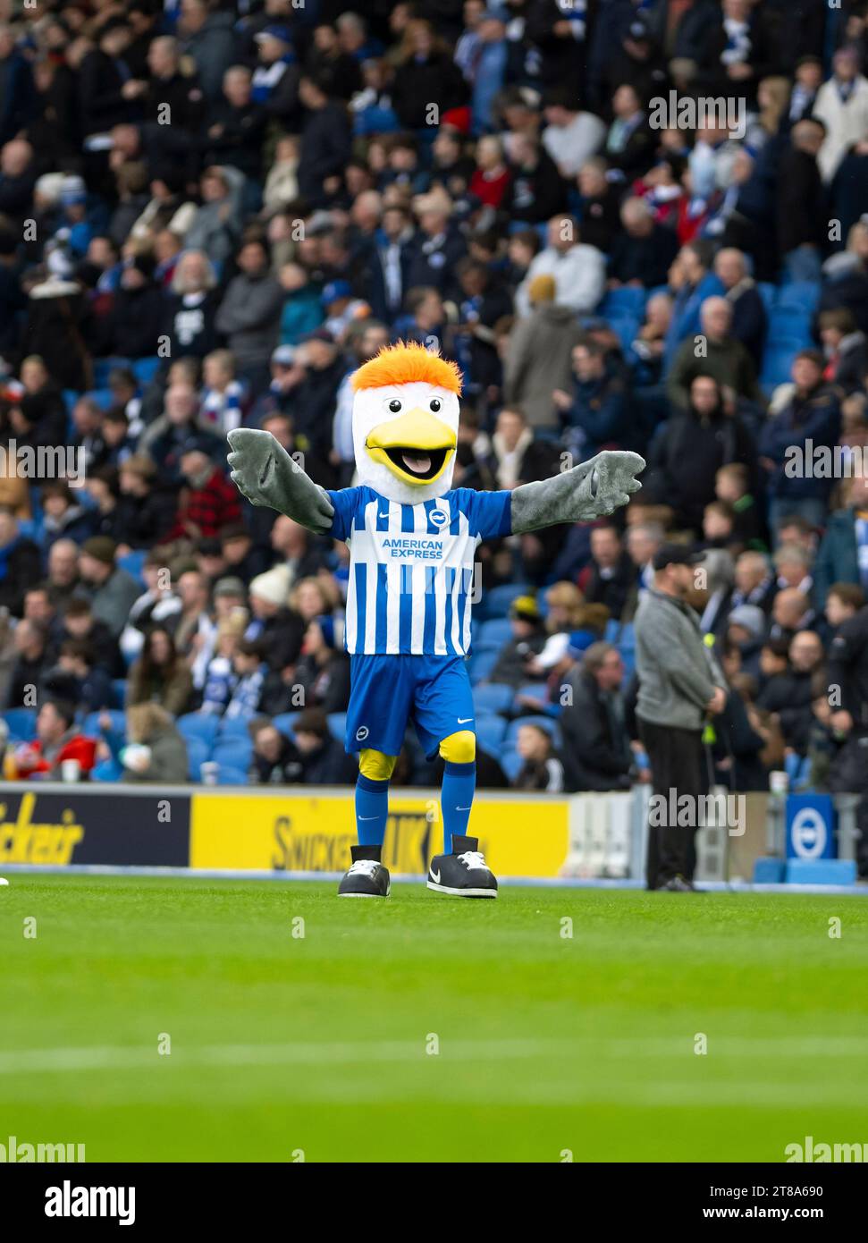 Football mascot hi-res stock photography and images - Alamy