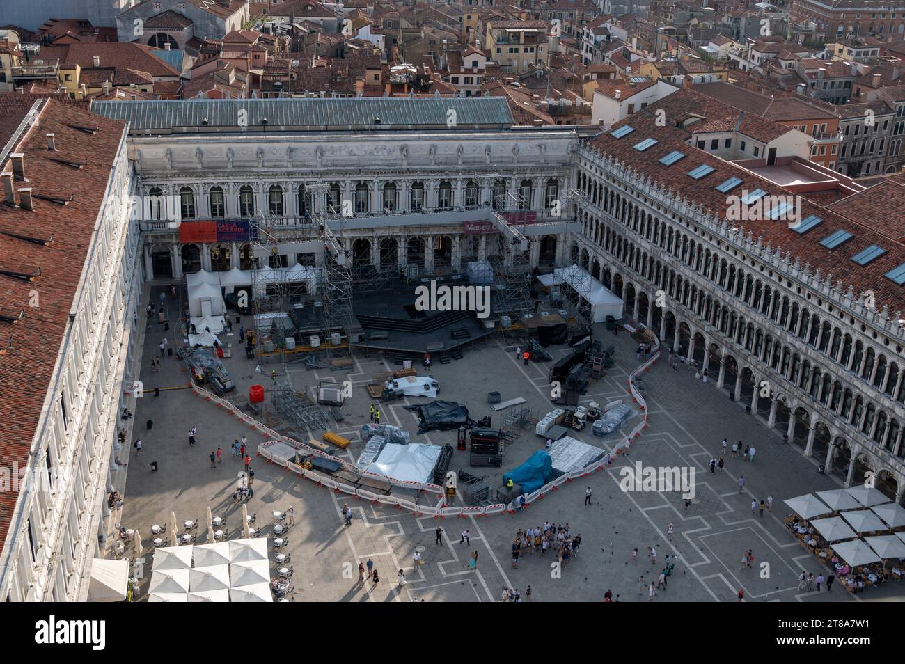 Outdoor concert italy hi-res stock photography and images - Alamy
