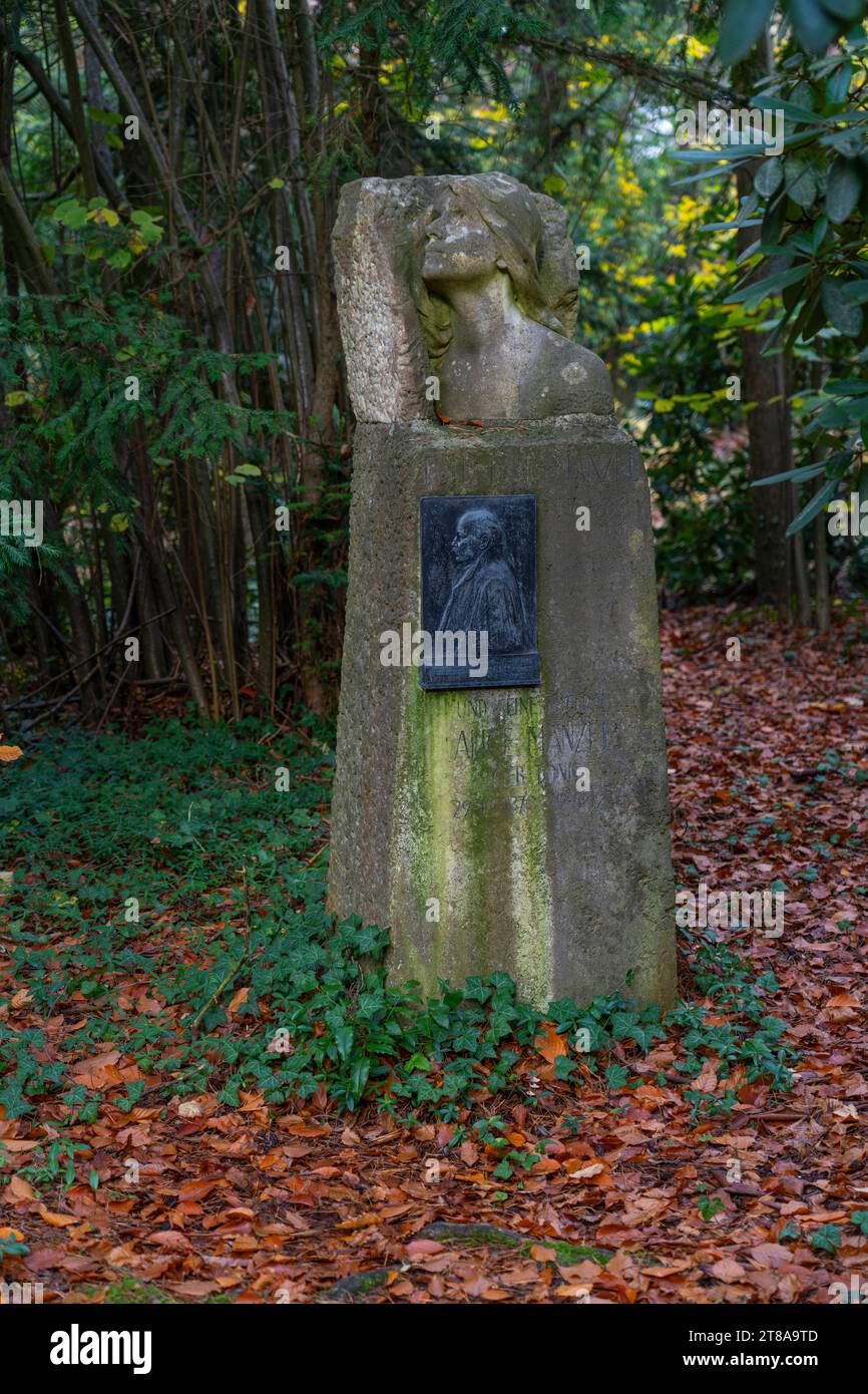 Das Grab von Karl-Ludwig Manzel 3.6.1858 - 20.11.1936 auf dem Südwestkirchhof in Stahnsdorf ...