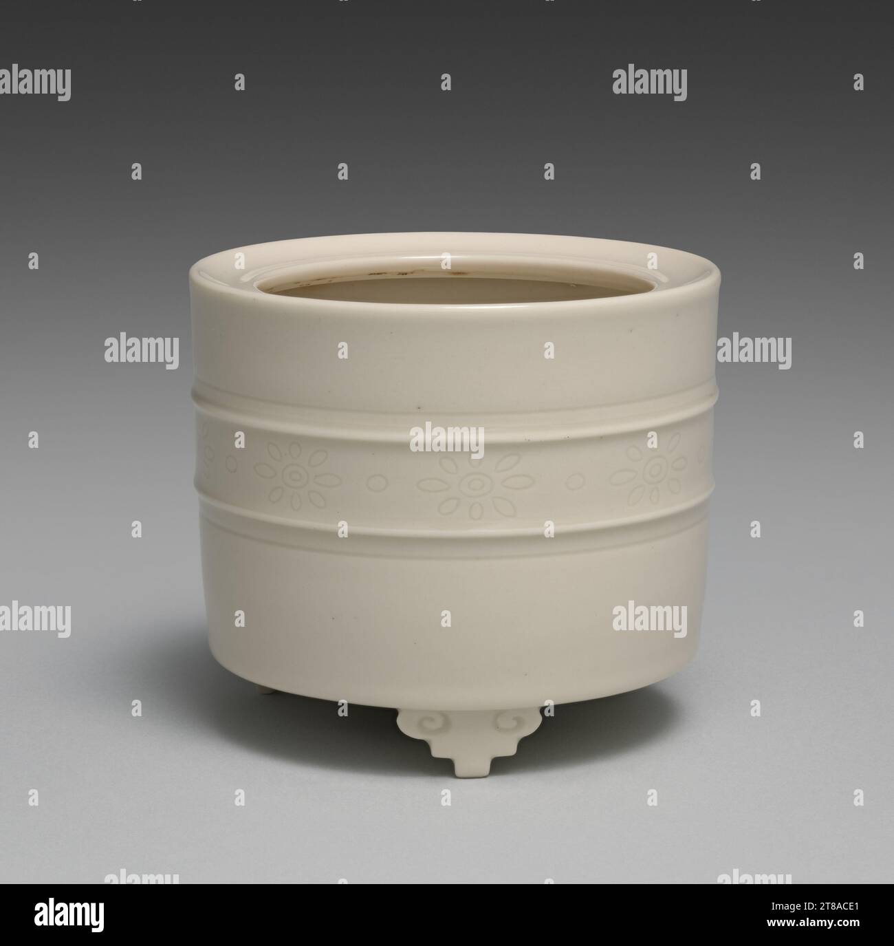 Porcelain with incised design hi-res stock photography and images - Alamy