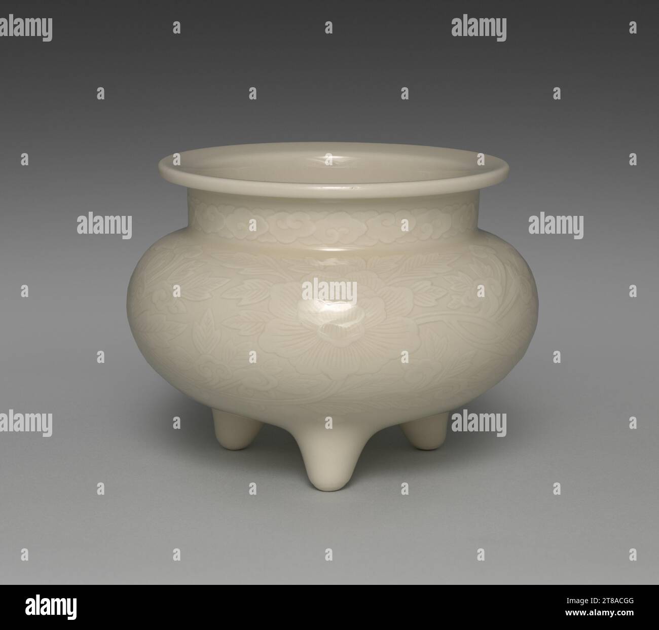 Seif? Yohei IV’s incense burner has a pale pink glaze named “dawn’s ...