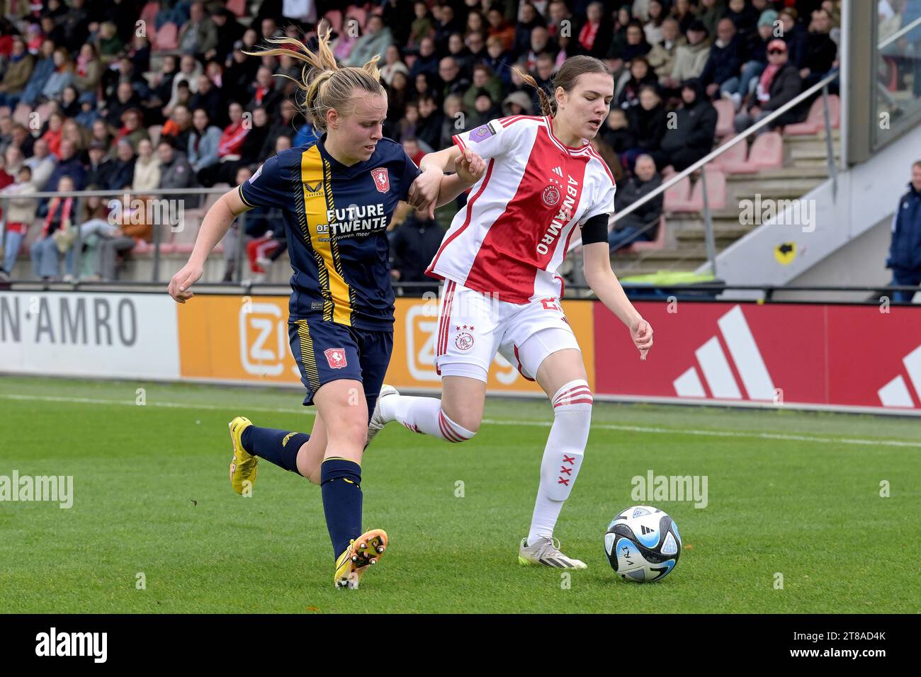 AMSTERDAM - (l-r) Leonie Vliek of FC Twente, Lotte Keukelaar of Ajax ...
