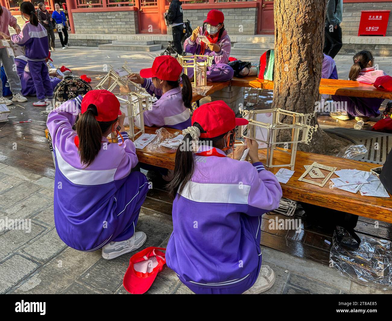 Large group of middle school kids hi-res stock photography and images ...
