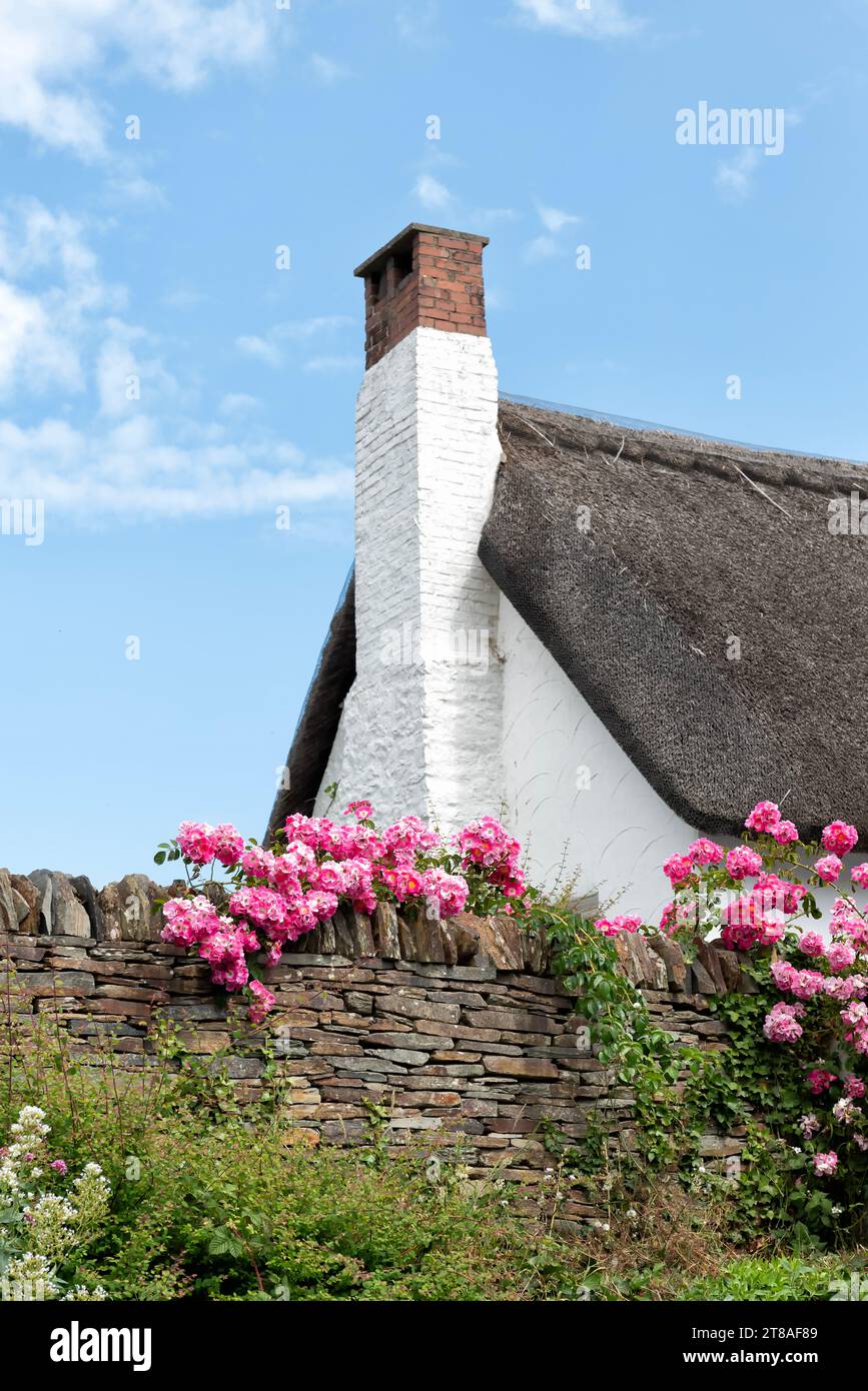 House cottage architecture chimney hi-res stock photography and images ...