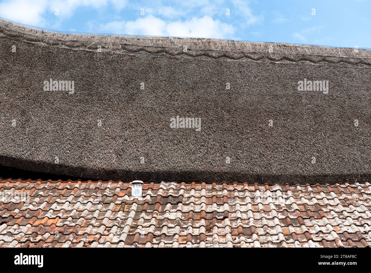 Roof partially thatched, partially tiled Stock Photo - Alamy