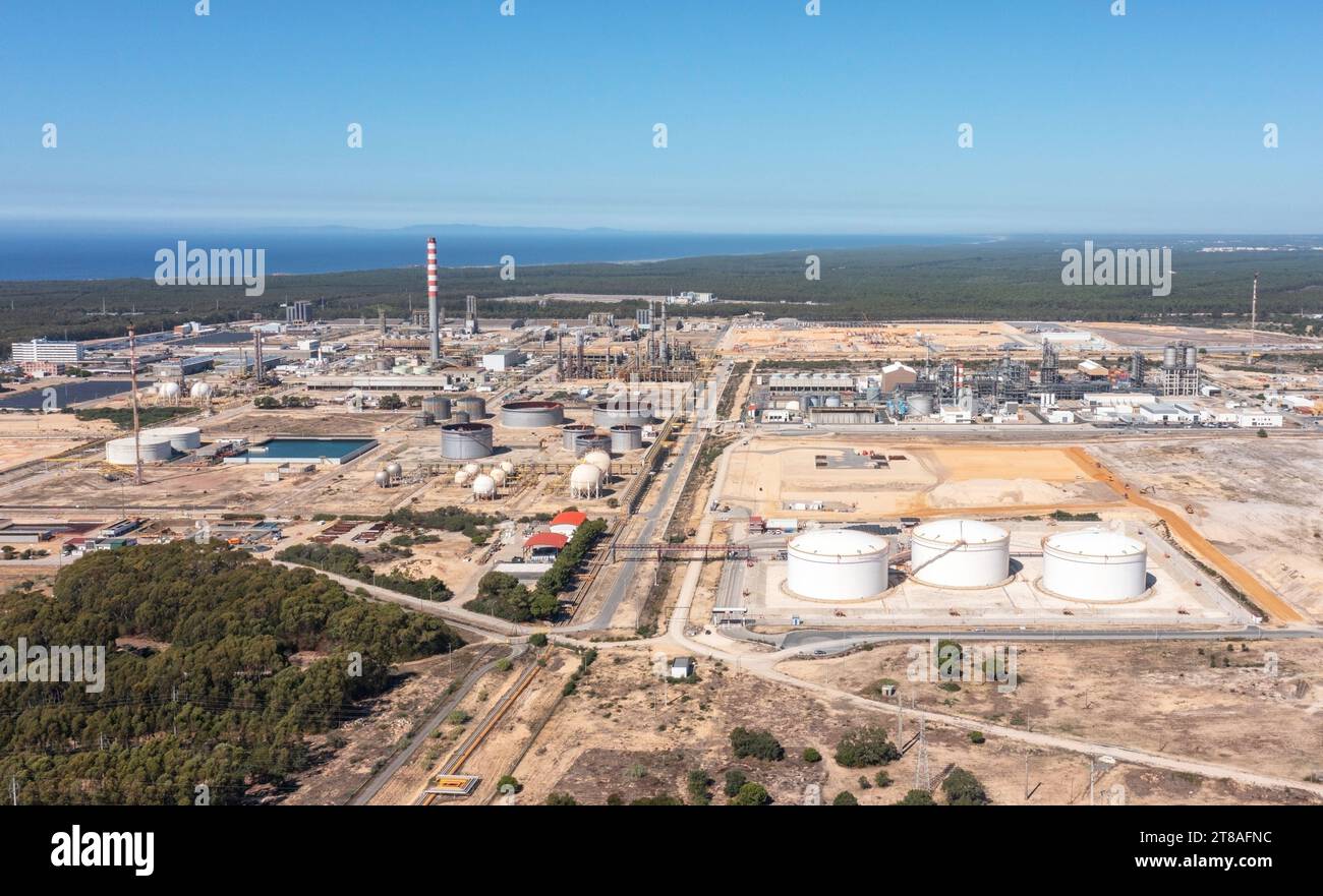 Sines refinery hi-res stock photography and images - Alamy