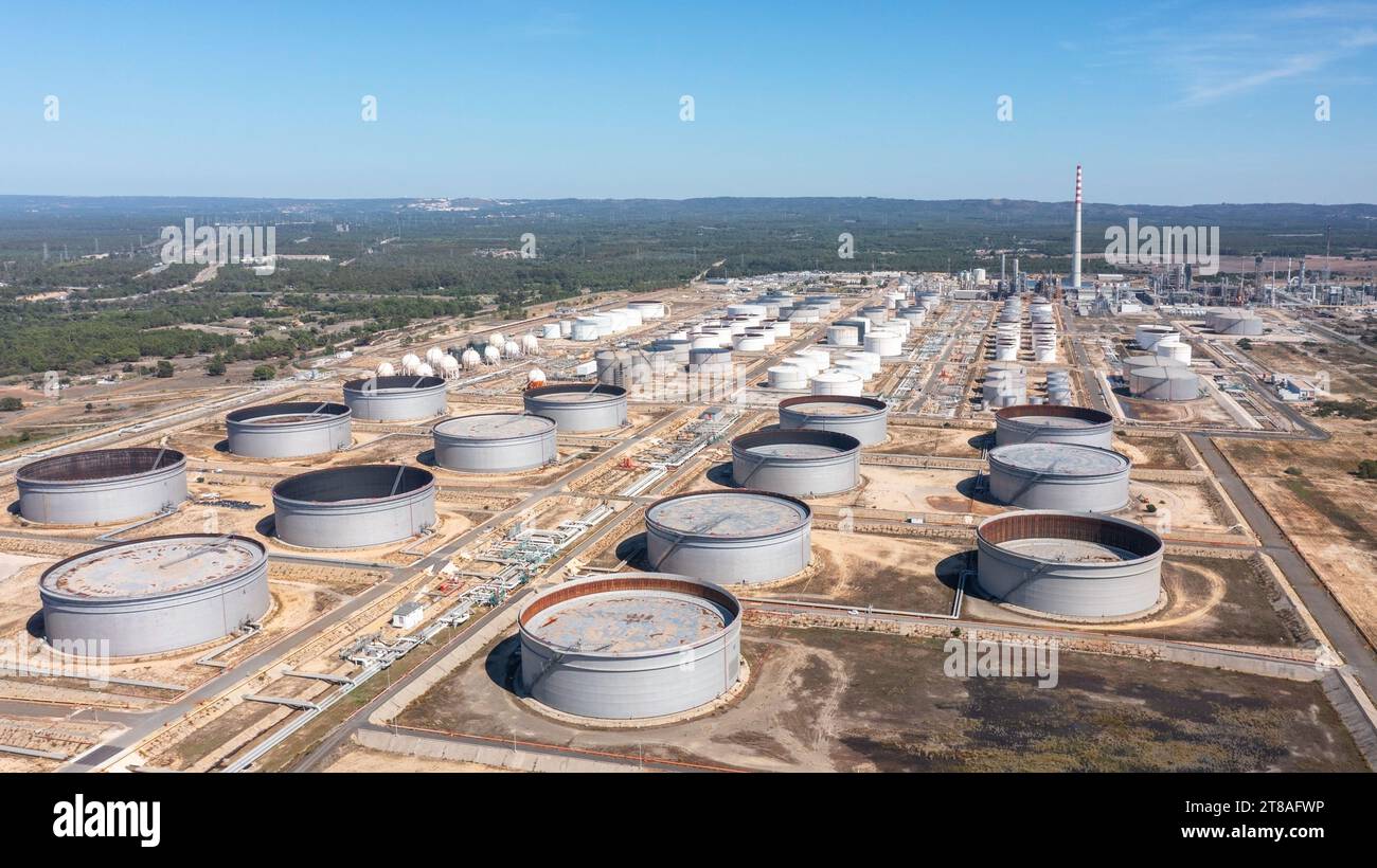 Sines refinery hi-res stock photography and images - Alamy