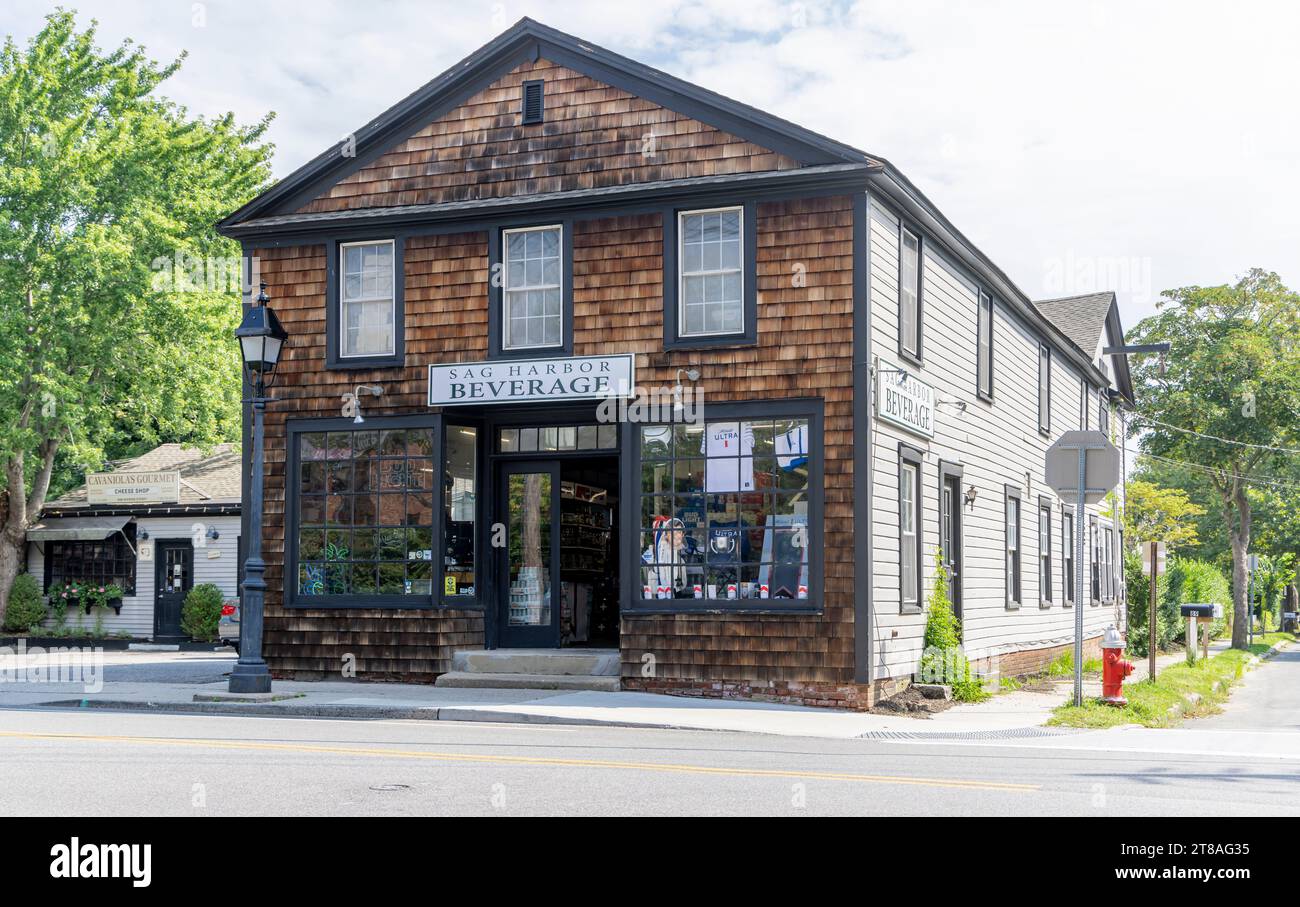 Front exterior of the sag harbor beverage distributor Stock Photo - Alamy