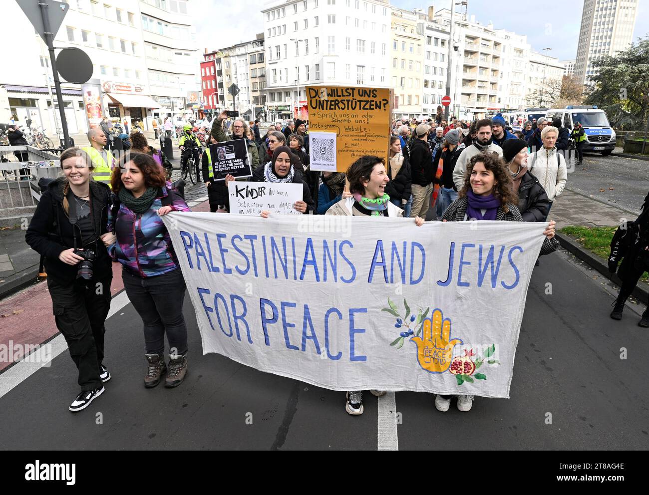 Cologne, Germany. 19th Nov, 2023. Participants in a Jewish-Palestinian ...