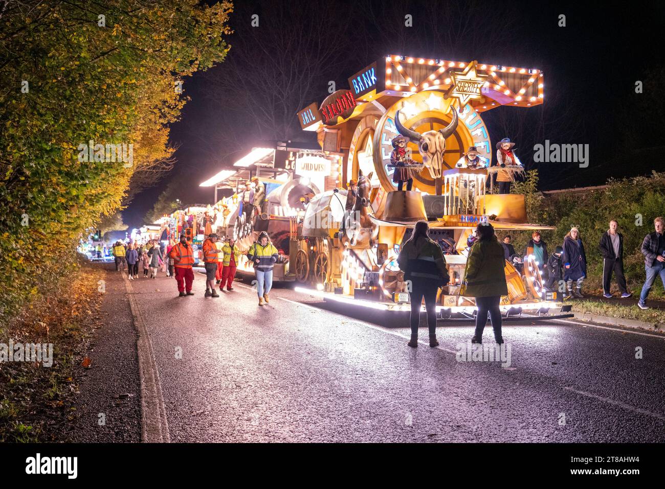 Glastonbury, UK. 18th Nov, 2023. Elaborate carnival floats make their ...