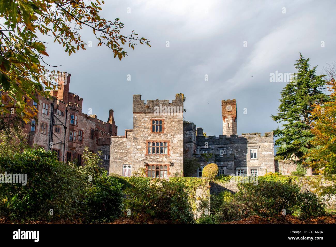Ruthin Castle (Welsh: Castell Rhuthun) is a medieval castle ...