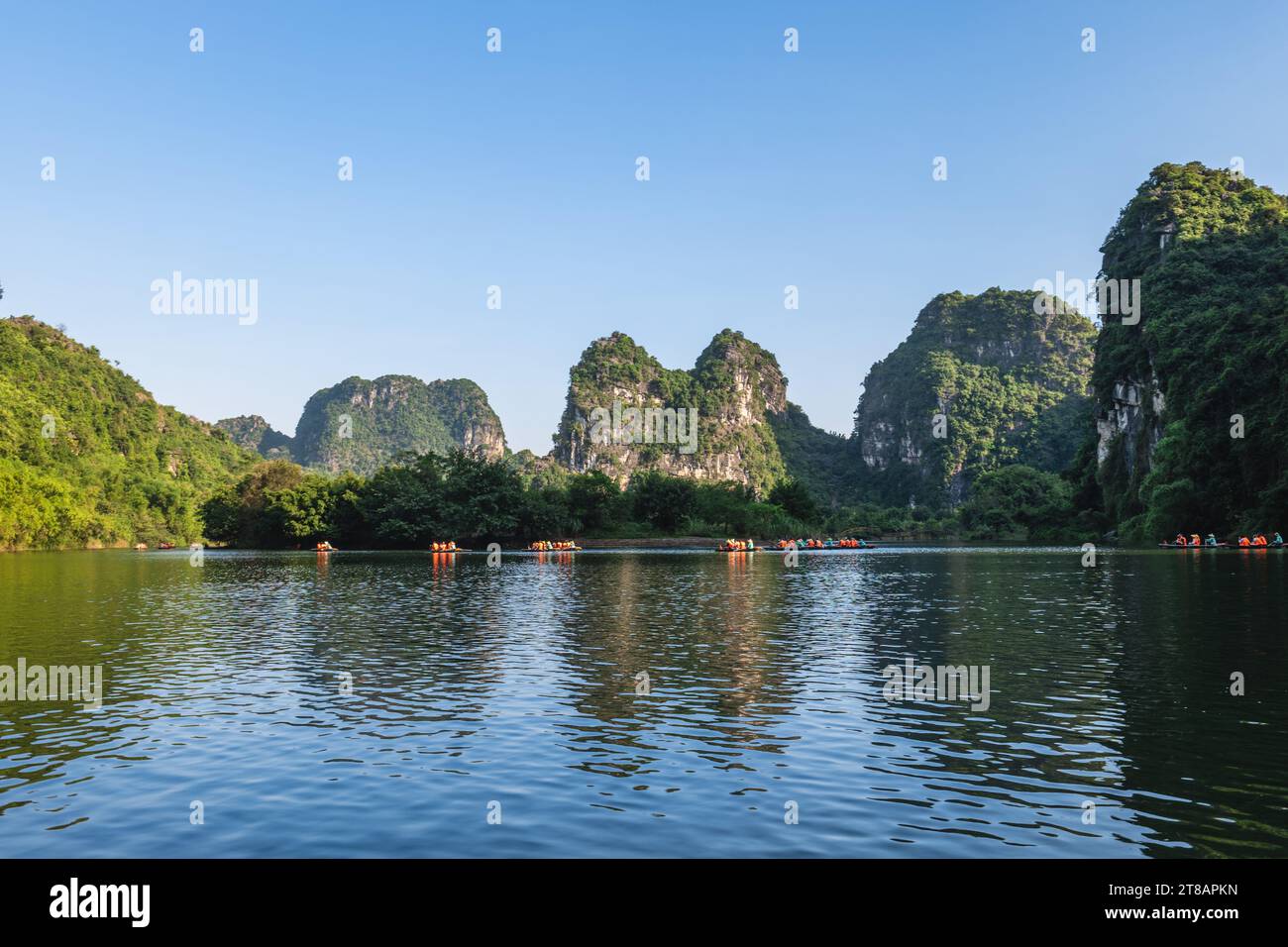 scenery of Trang An Scenic Landscape Complex in Ninh Bing, Vietnam ...