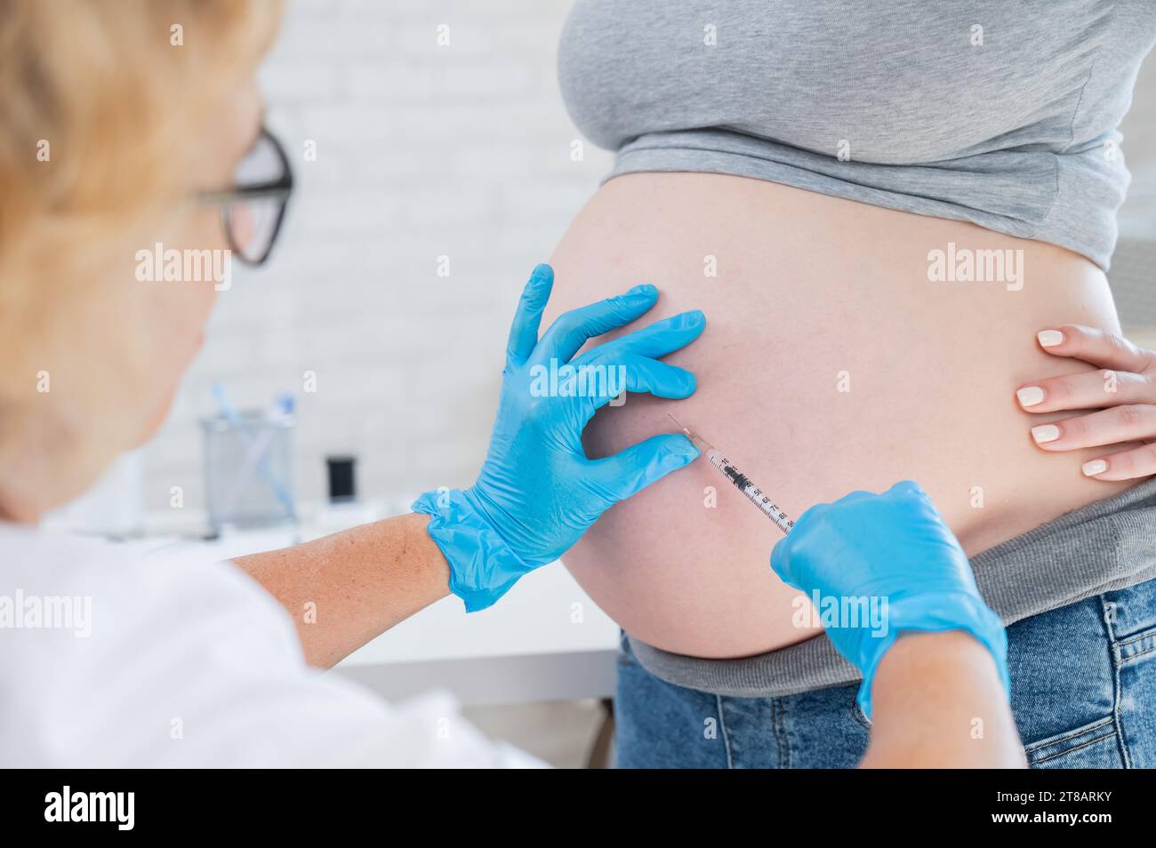 Doctor gives an injection in the stomach of a pregnant woman Stock ...