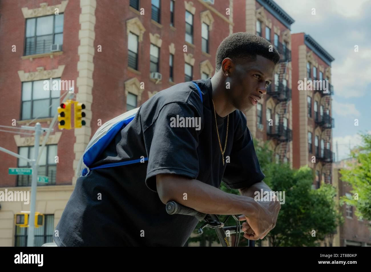 Boy parent cross street hi-res stock photography and images - Alamy