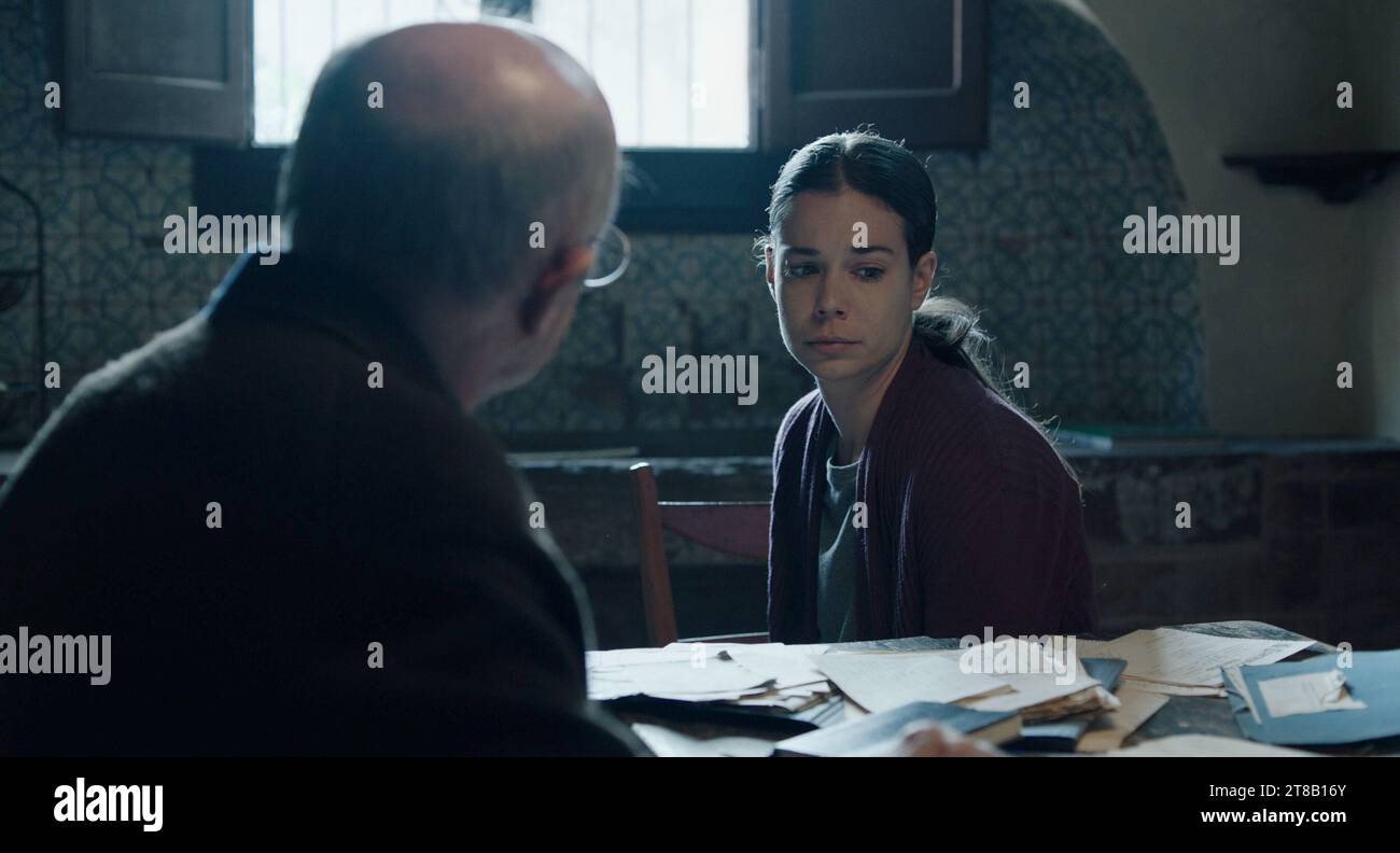 LAIA COSTA in EL MESTRE QUE VA PROMETRE EL MAR (2023), directed by ...