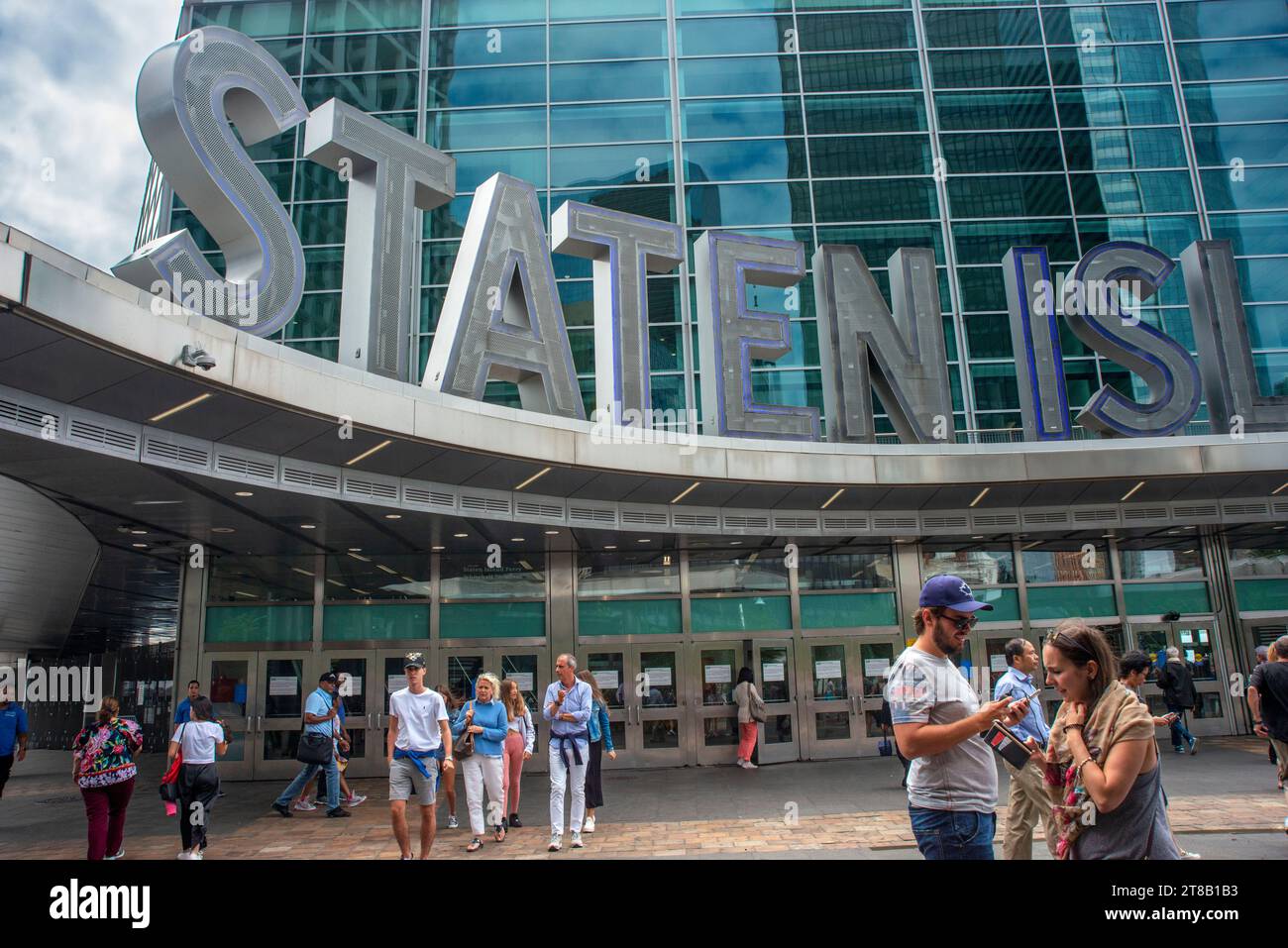 The Staten Island Ferry Terminal in Manhattan - South Ferry- NEW YORK ...