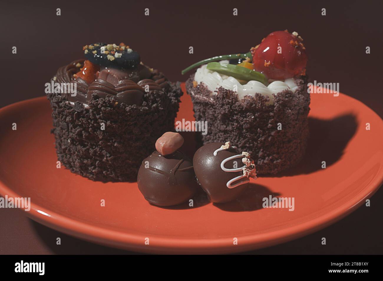 Artistic cake presentation hi-res stock photography and images - Alamy