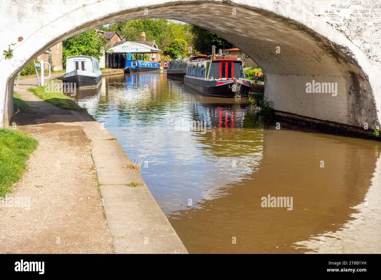 Narrowboats on the Trent and Mersey canal at the Middlewich wharf in Cheshire Stock Photo - Alamy
