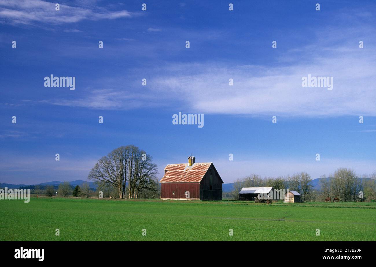 Farmland barn hi-res stock photography and images - Alamy