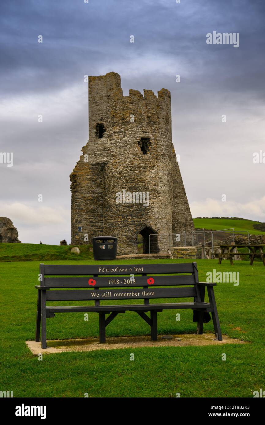 The remembrance bench at Aberystwyth Castle, North Wales Stock Photo - Alamy
