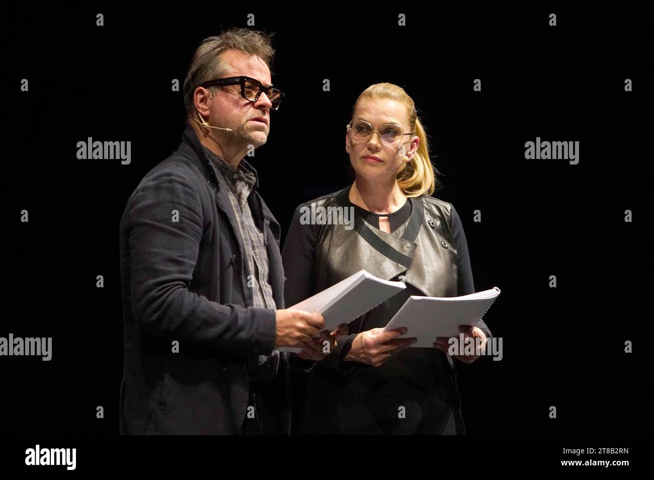 Jan Josef Liefers und Anna Loos bei einer Lesung aus dem Roman Keiner ...