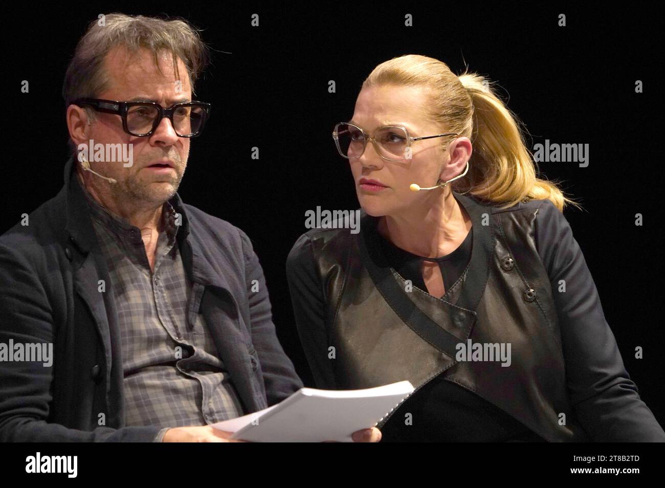 Jan Josef Liefers und Anna Loos bei einer Lesung aus dem Roman Keiner ...