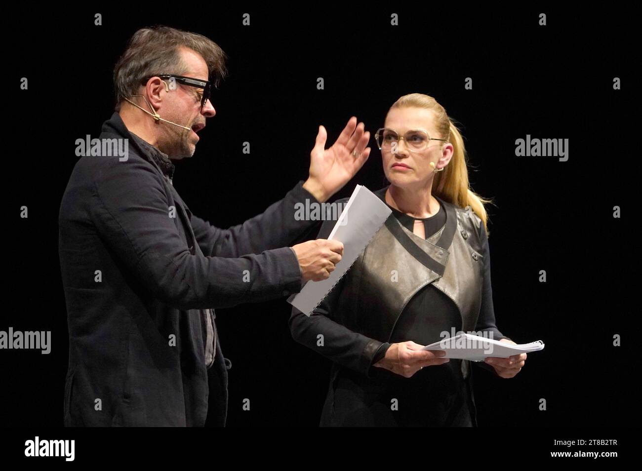 Jan Josef Liefers und Anna Loos bei einer Lesung aus dem Roman Keiner ...