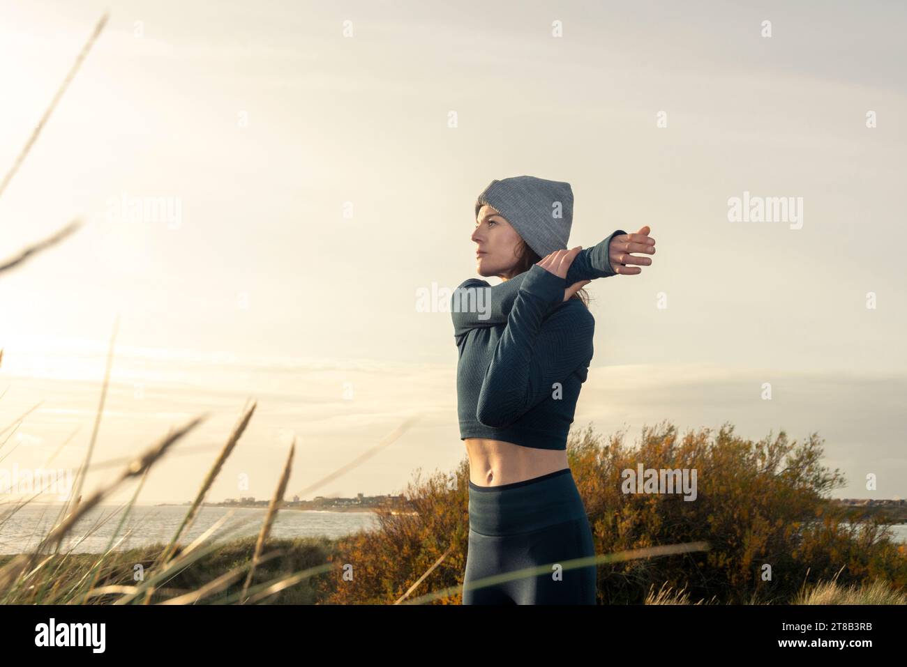 Arm and shoulder stretch hi-res stock photography and images - Alamy