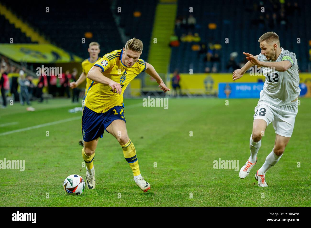 Sweden's Viktor Gyokeres (L) and Estland's Karol Mets in action during ...