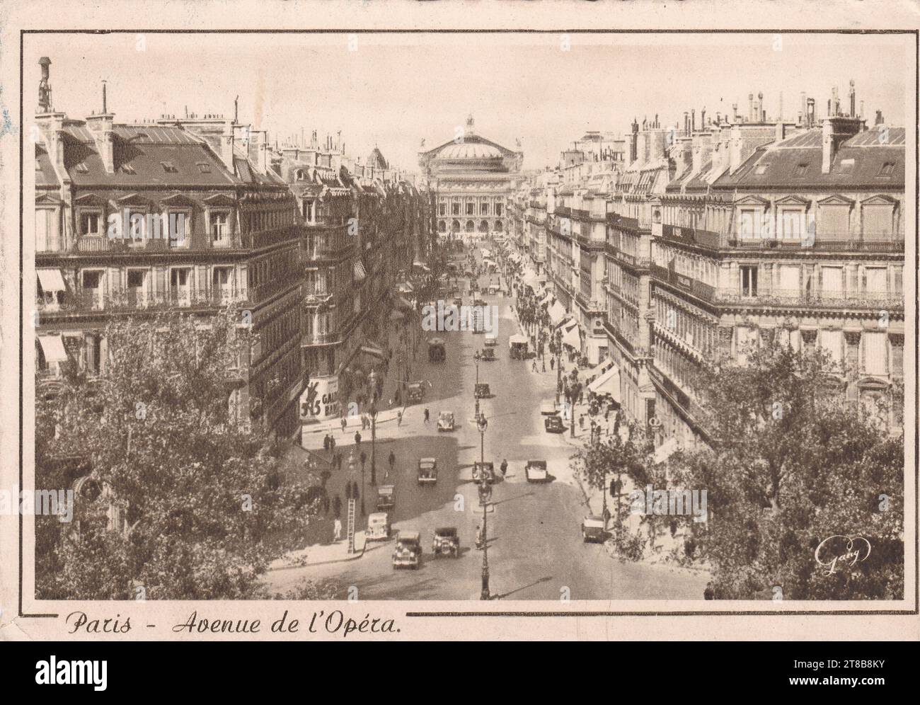 Paris - Opera Avenue 1950s Stock Photo - Alamy