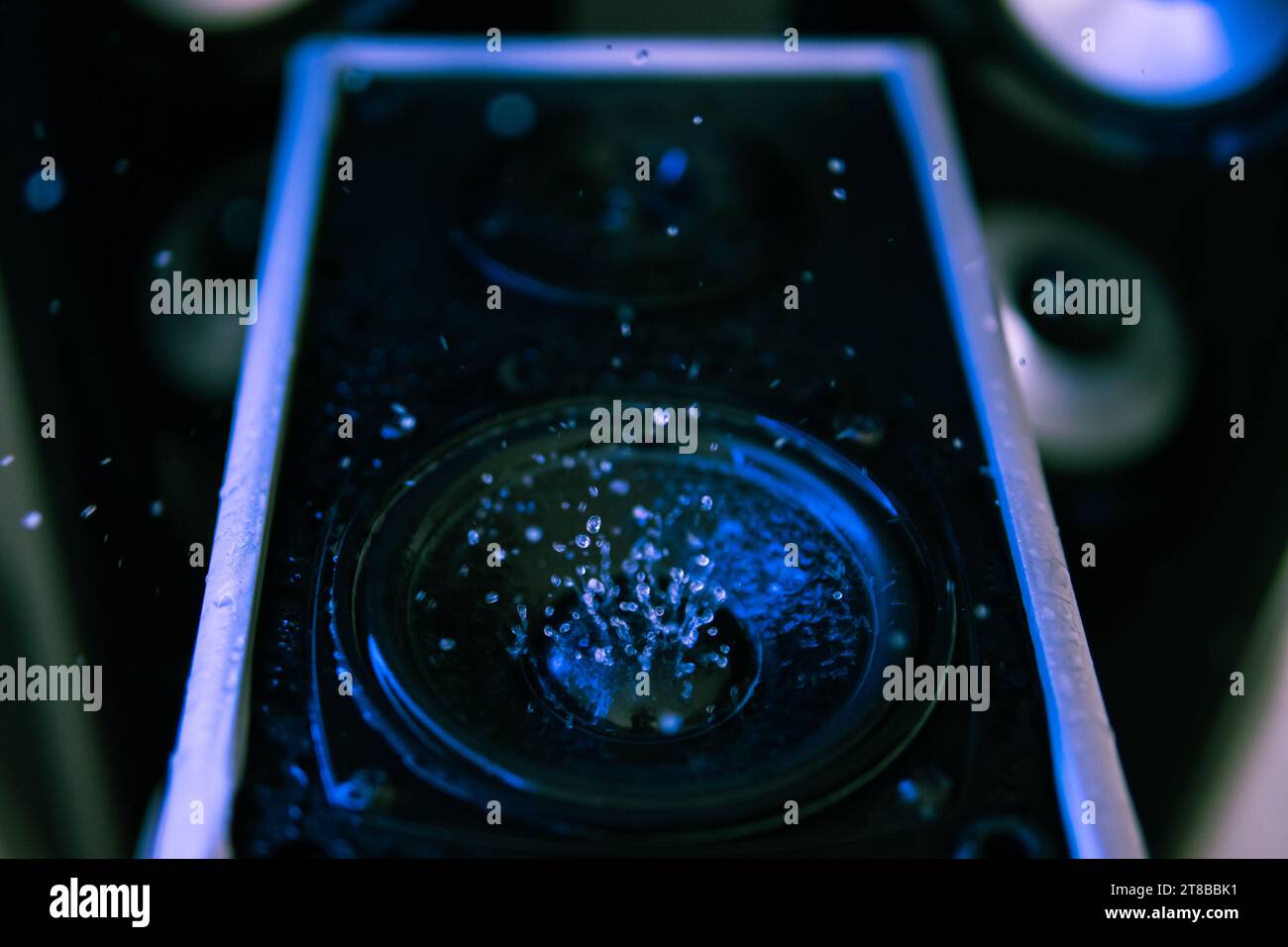 Water movement on speaker hi-res stock photography and images - Alamy