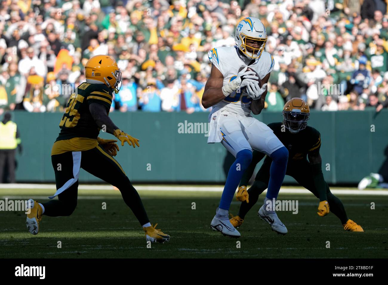 Los Angeles Chargers tight end Donald Parham Jr., center, makes a catch ...