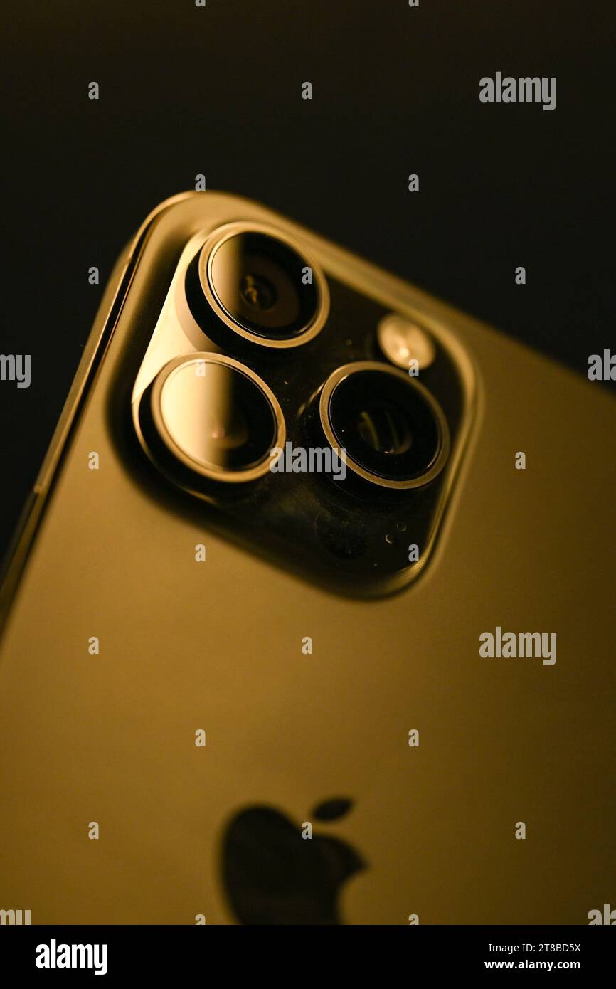 Iphone 15 pro max hi-res stock photography and images - Alamy