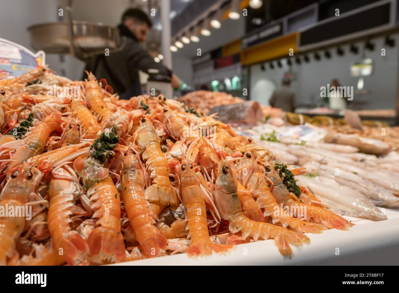 Prawns for sale in a supermarket hi-res stock photography and images ...